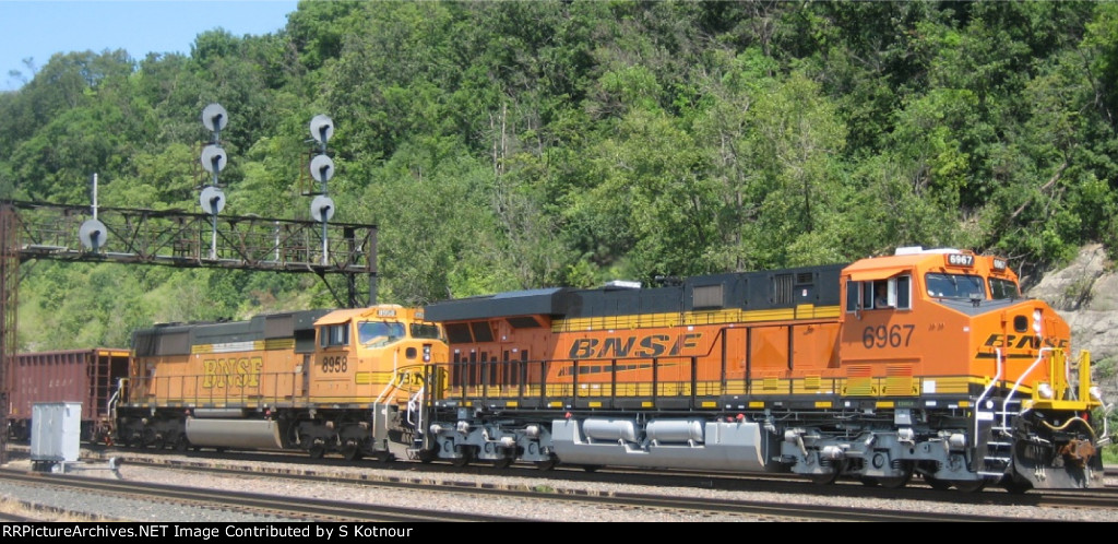 BNSF ore train passing St Paul Daytons Bluff MN in July 2012.